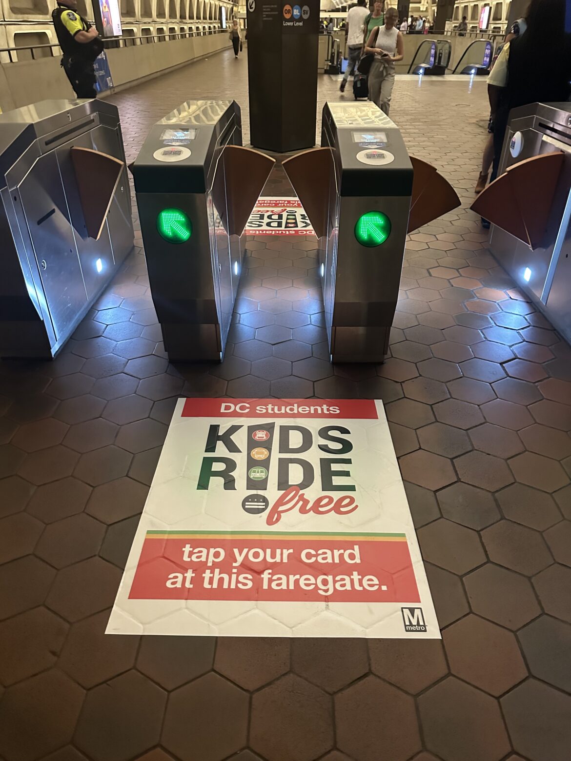 Metro introduces ‘Kids Ride Free’ lanes to help D.C. students use Metro ...