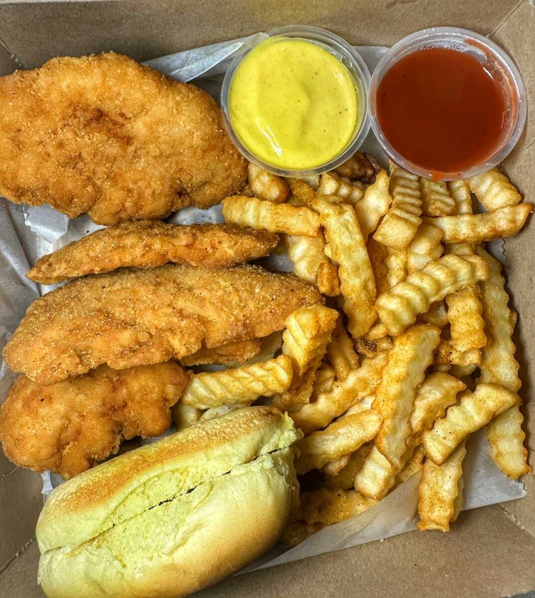 The Best Hole-in-the-Wall Fried Chicken Spot in DC is in… Maryland ...