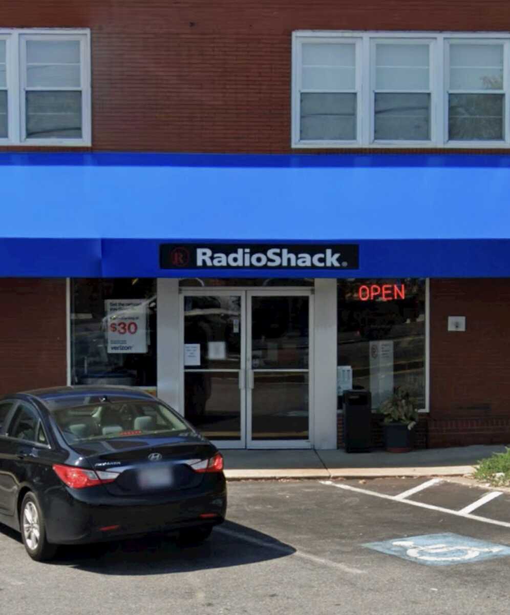 End of an Era: Last RadioShack Closes its Doors Permanently on Saturday ...