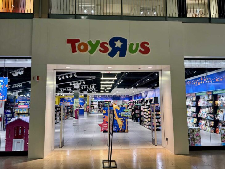 Maryland’s Only Toys “R” Us Holiday Shop Opens - The MoCo Show