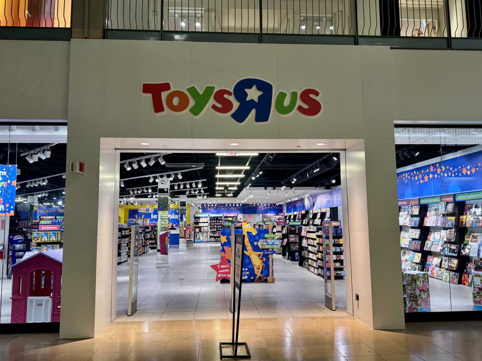 Maryland’s Only Toys “R” Us Holiday Shop Opens - The MoCo Show